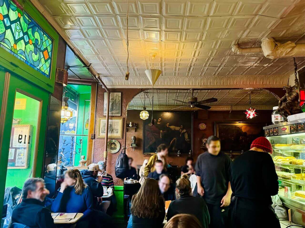 90年以上の歴史が魅力！ニューヨークの老舗コーヒーショップCafe Reggio | 拝啓、今日もこちらは